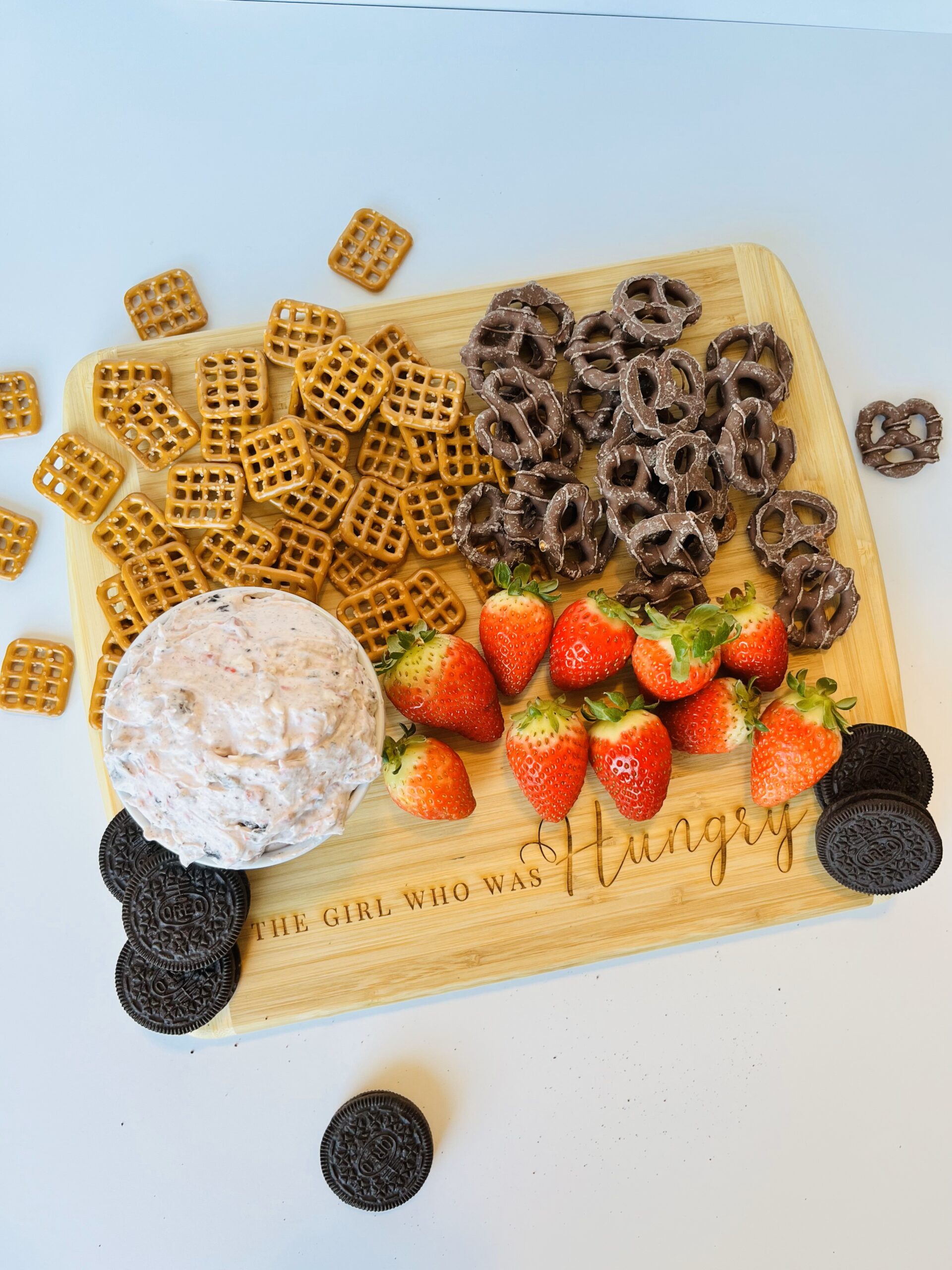Raspberry Oreo Dip : The Girl Who Was Hungry